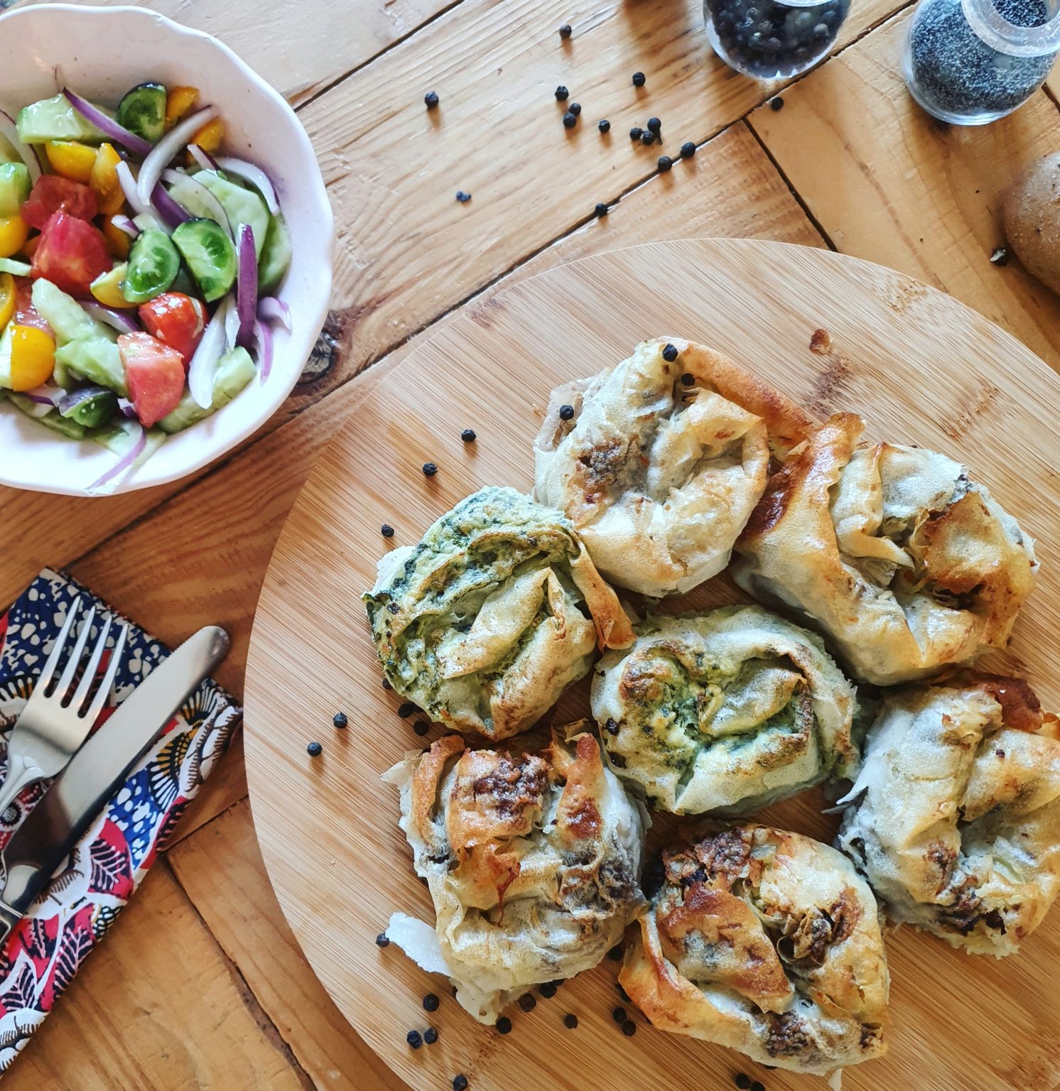 Duo de Pita serbe aux épinards et à la viande - Les Petits Chaudrons